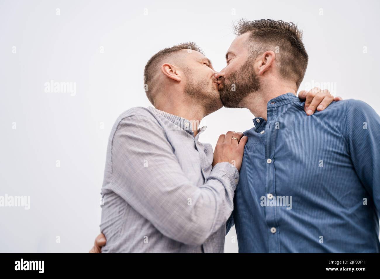 Homosexuals kissing hi-res stock photography and images - Alamy