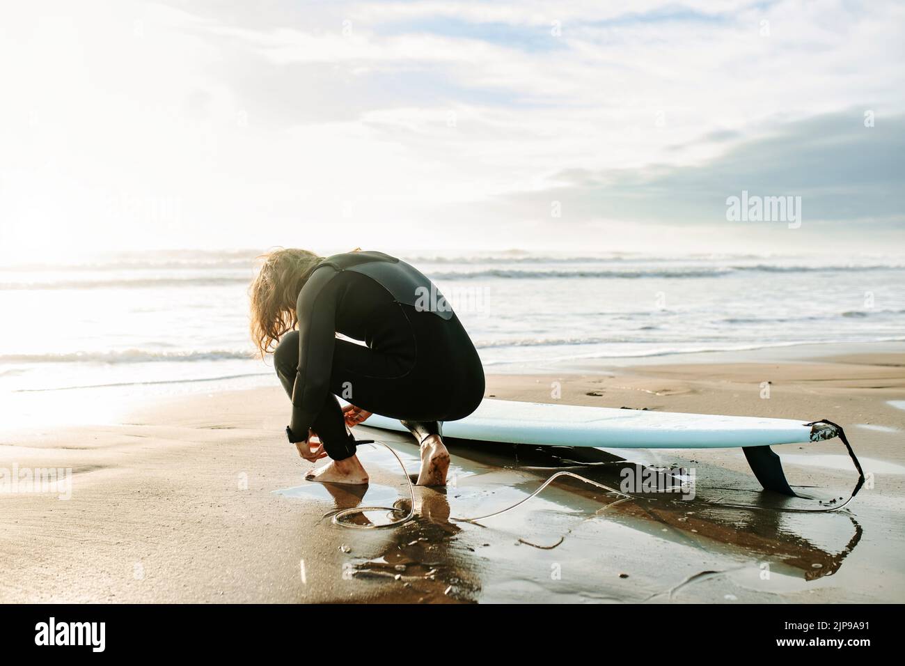 Middle aged surfers hi-res stock photography and images - Alamy