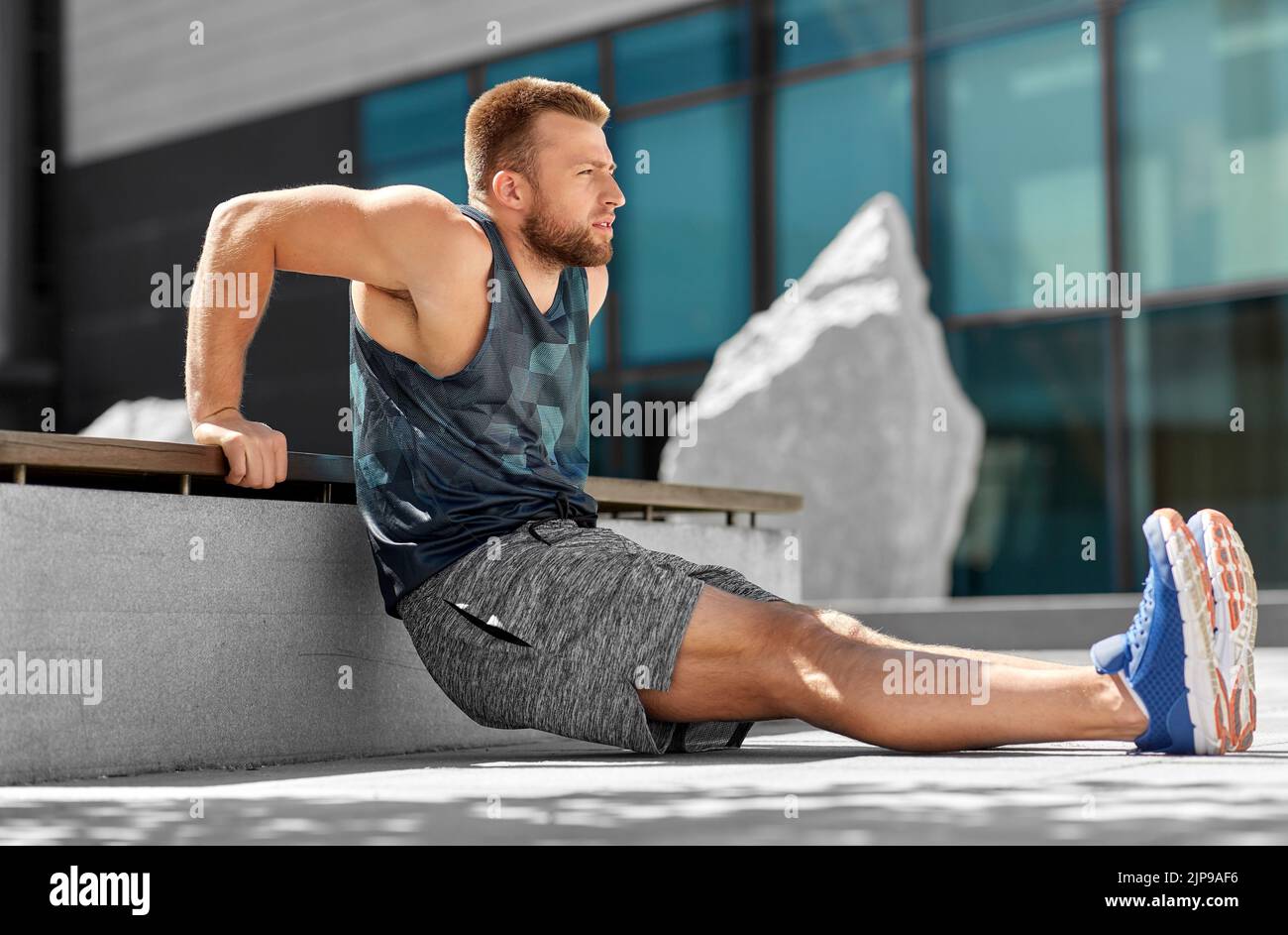 Triceps dip man hi-res stock photography and images - Alamy