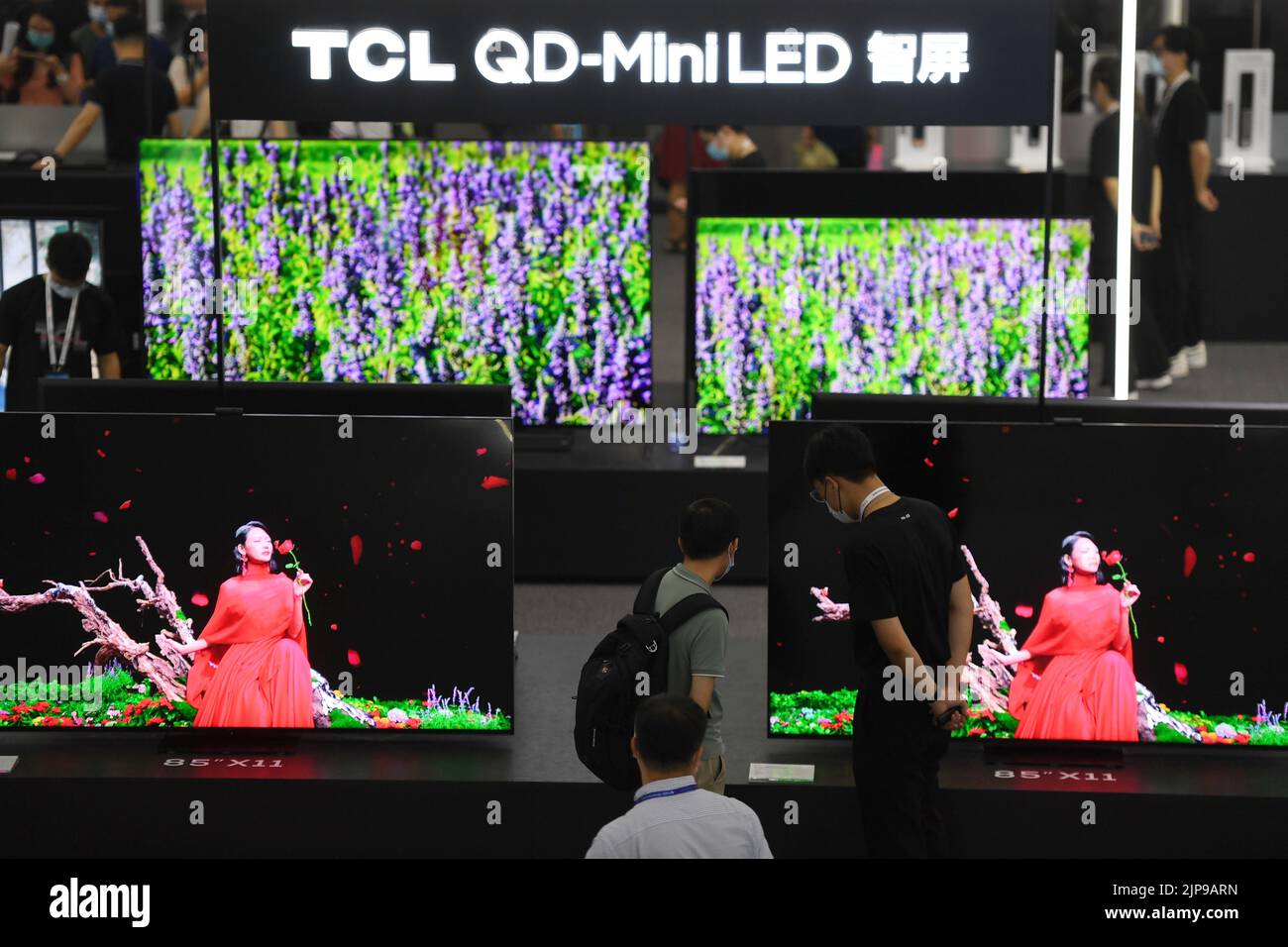 Shenzhen, China's Guangdong Province. 16th Aug, 2022. Visitors watch ...