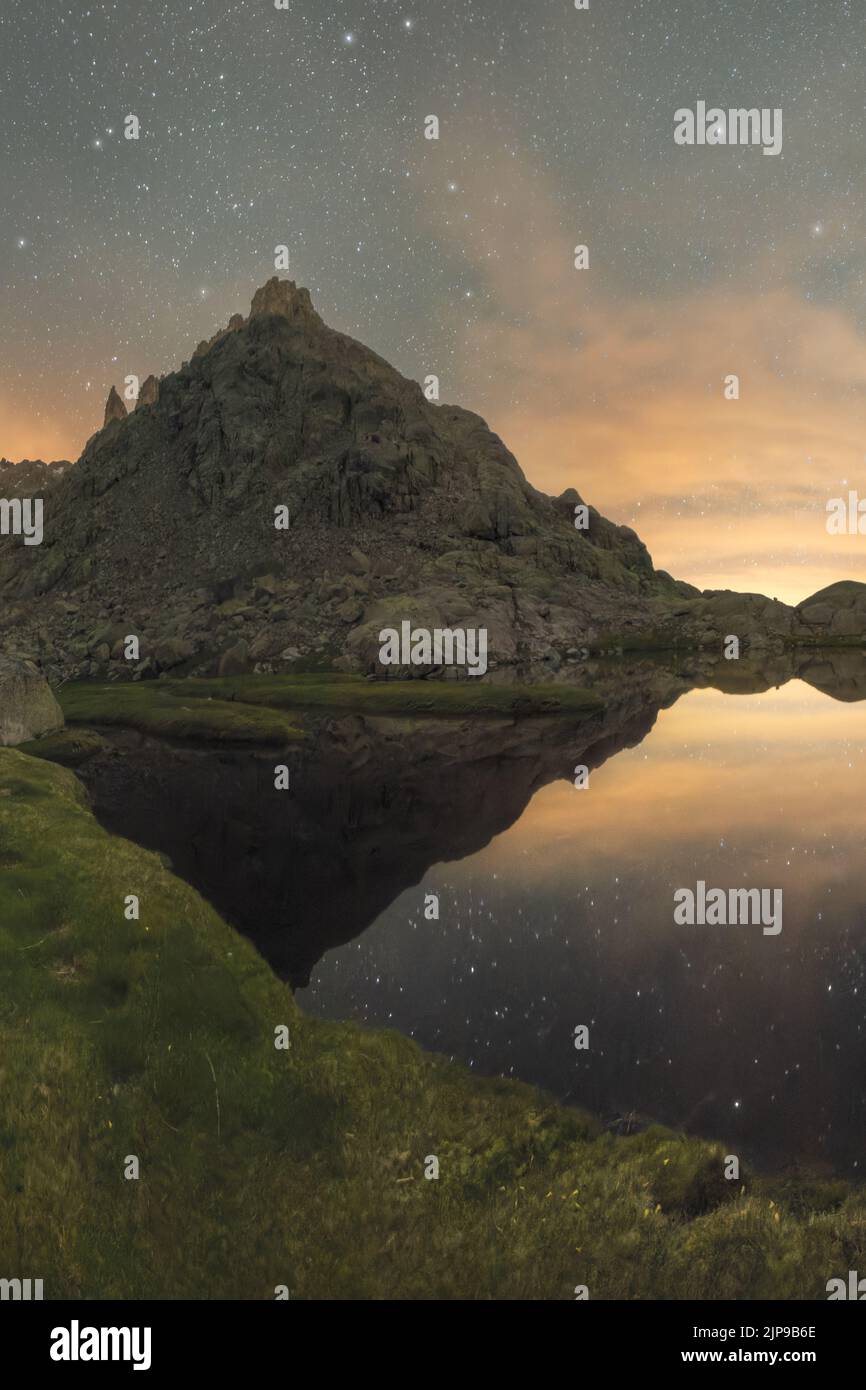 mountain lake, night sky, laguna grande, sierra de gredos, mountain ...