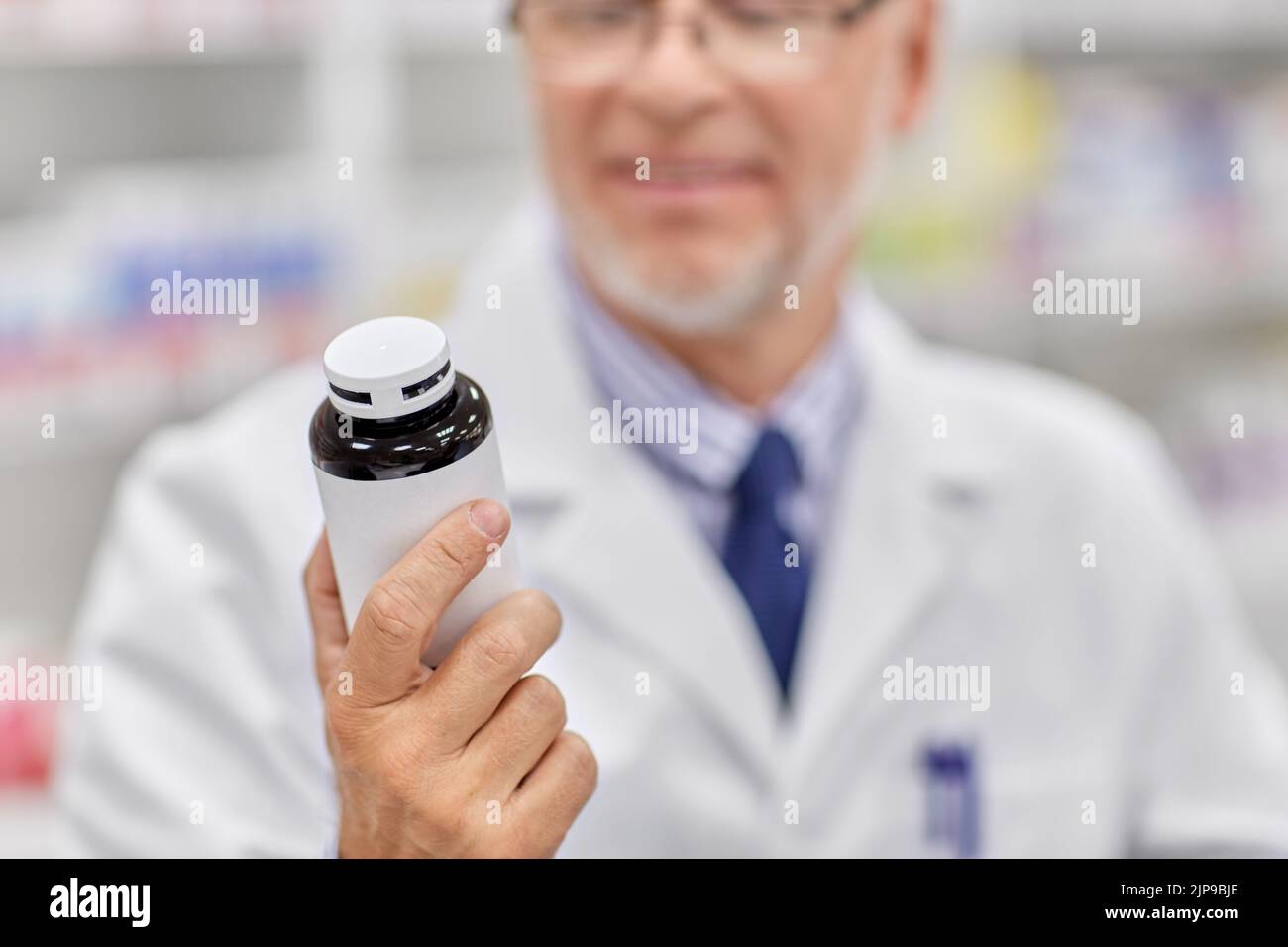 Pharmacist hand hi-res stock photography and images - Alamy