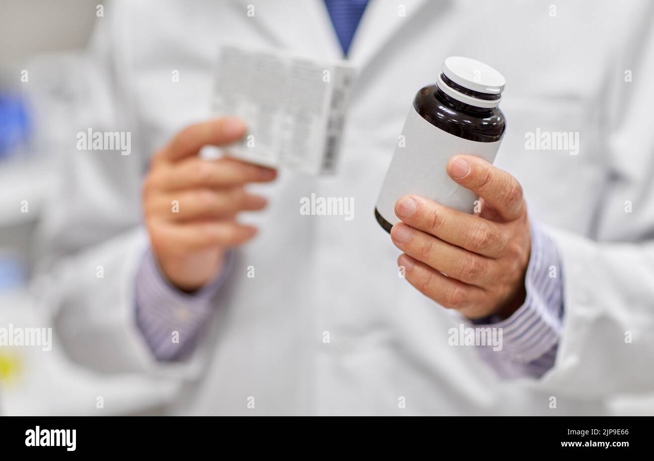 Pharmacist hand hi-res stock photography and images - Alamy