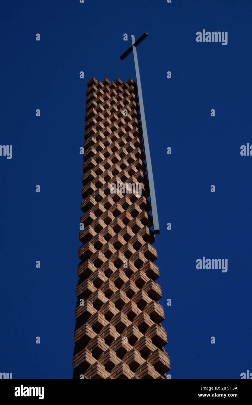 Looking up church spire hi-res stock photography and images - Alamy