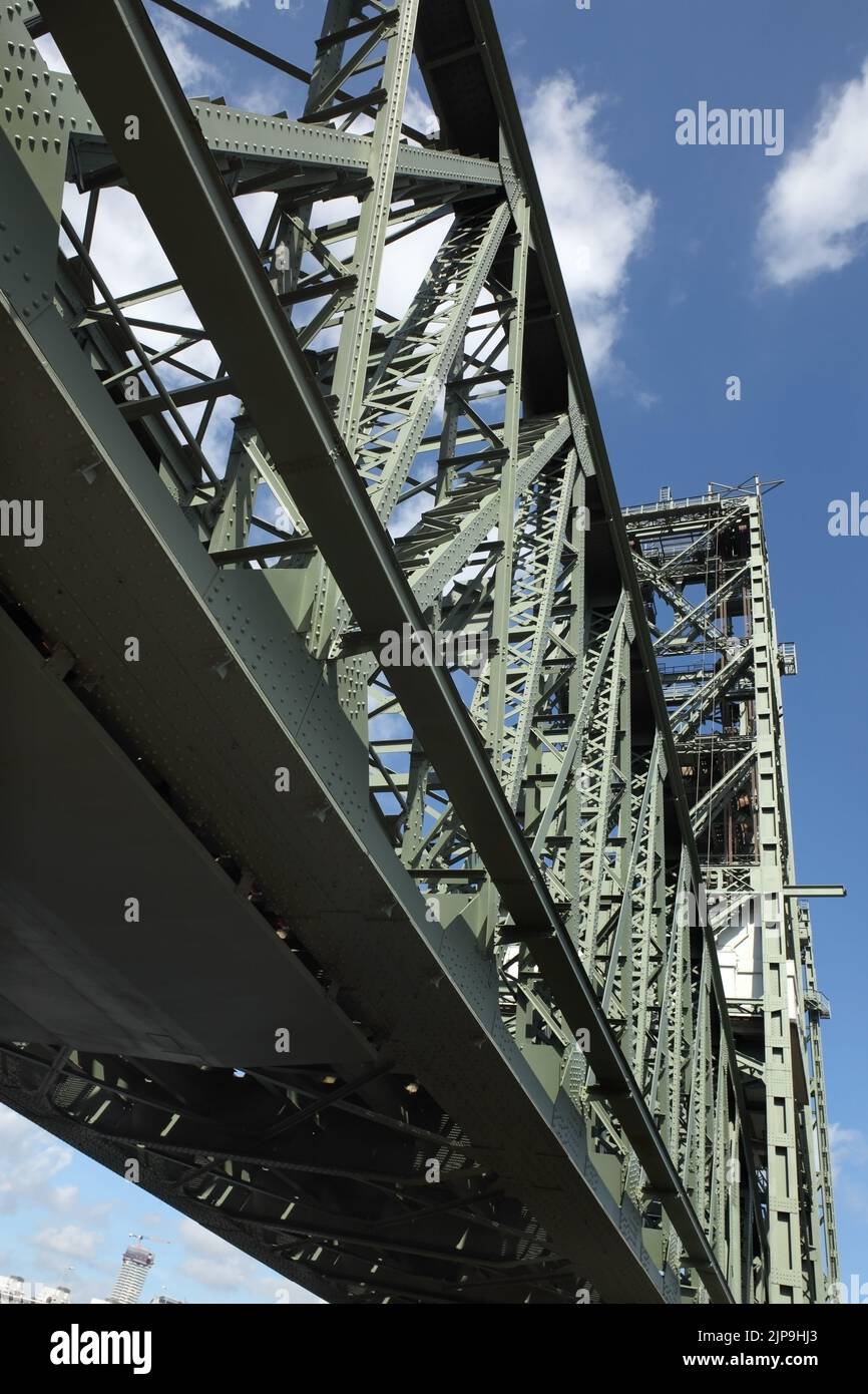 De Hef or the Koningshaven lifting bridge (1927), Rotterdam ...