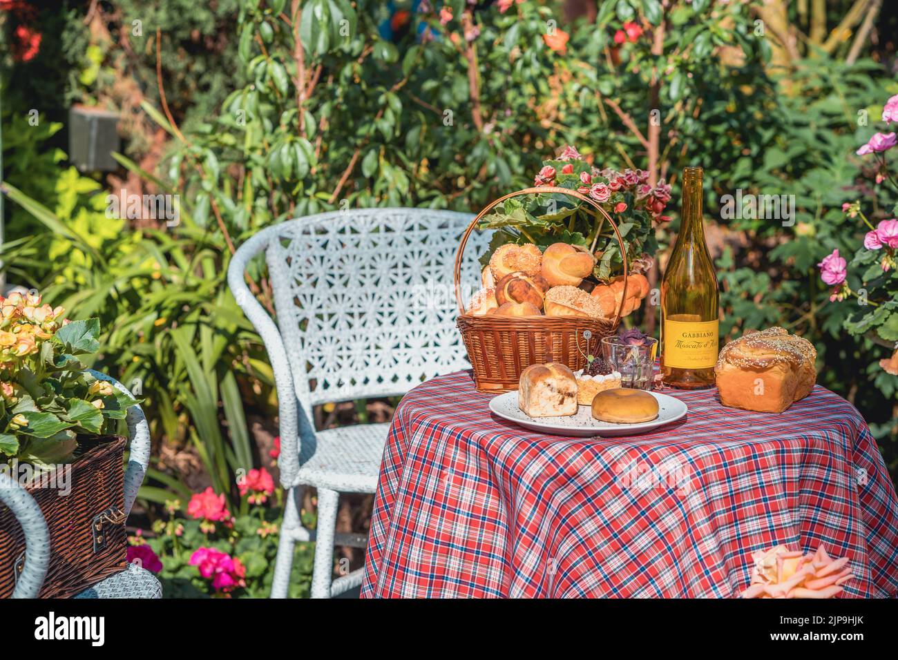Picnic set up hi-res stock photography and images - Alamy