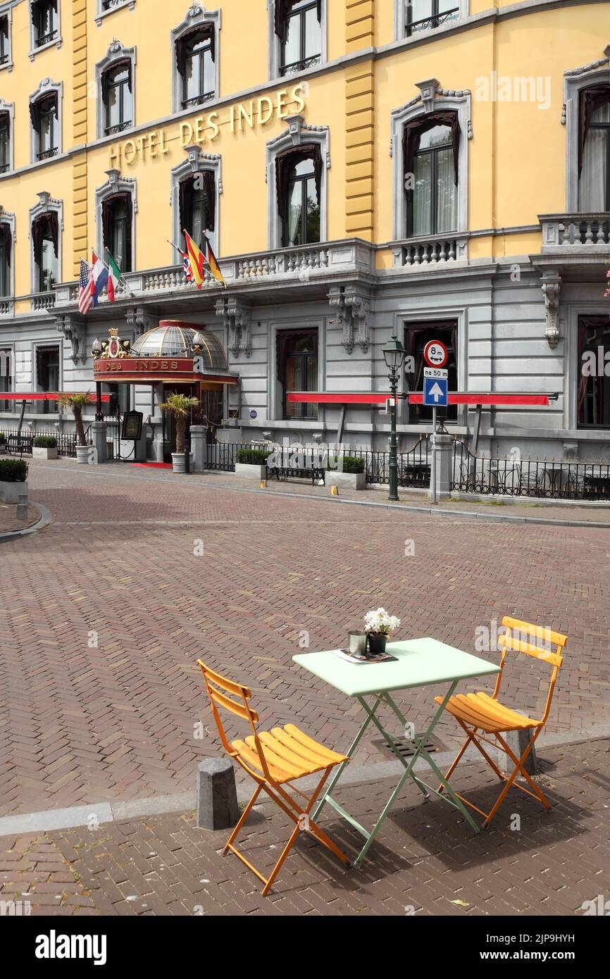 Pavement cafe next to the Hotel Des Indes, Lange Voorhout, Den Haag ...