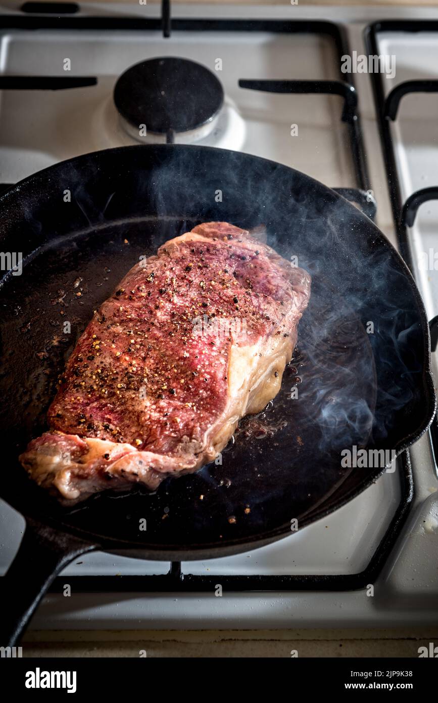 steak, roast dinner, pan, steaks, roast dinners, pans Stock Photo - Alamy