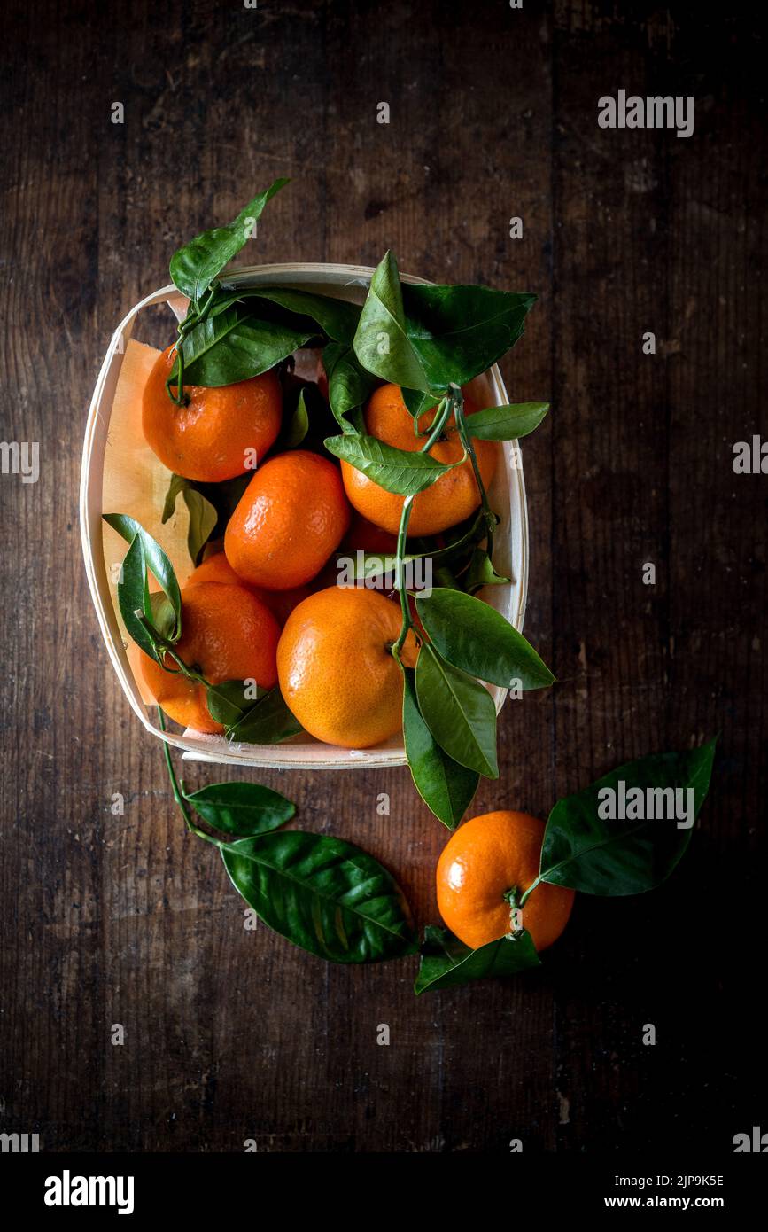 Vertical shot fresh tangerines hi-res stock photography and images - Alamy