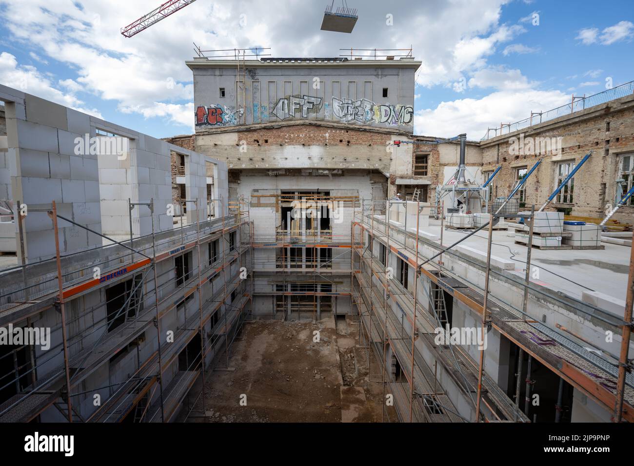 16 August 2022, Saxony, Chemnitz: Construction work is underway at the ...