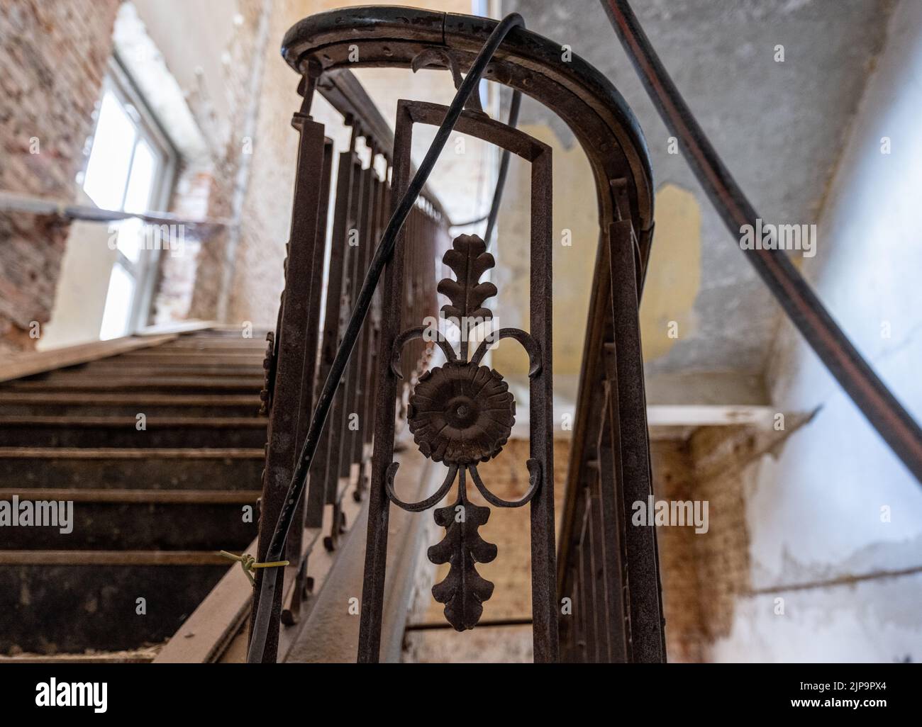 16 August 2022, Saxony, Chemnitz: A historic staircase railing can be ...