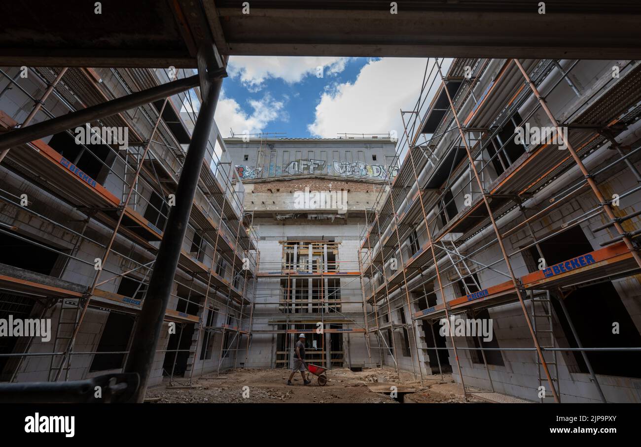 16 August 2022, Saxony, Chemnitz: Construction work is underway at the ...