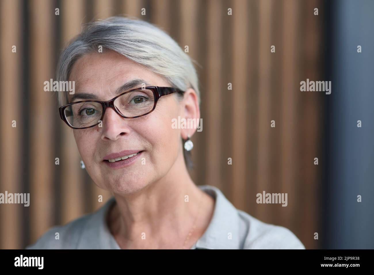 Beautiful mature woman in hi-res stock photography and images - Alamy