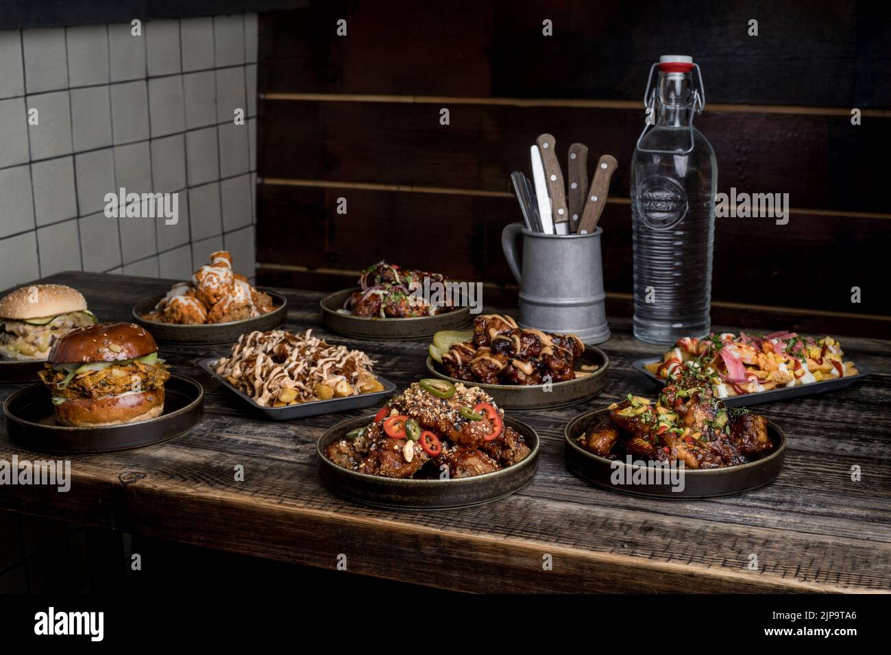 fast food, finger food, chicken wing, pulled chicken, poutine, fastfood ...