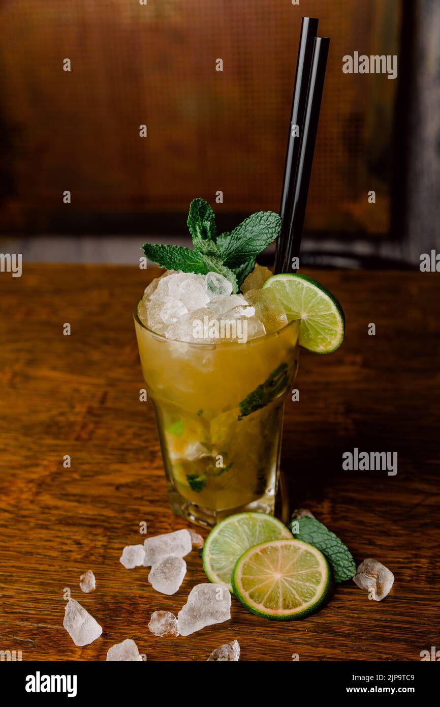 Vertical shot mojito cocktail hi-res stock photography and images - Alamy