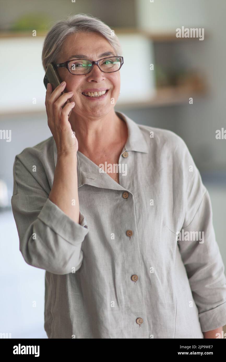 Mature speak hi-res stock photography and images - Alamy