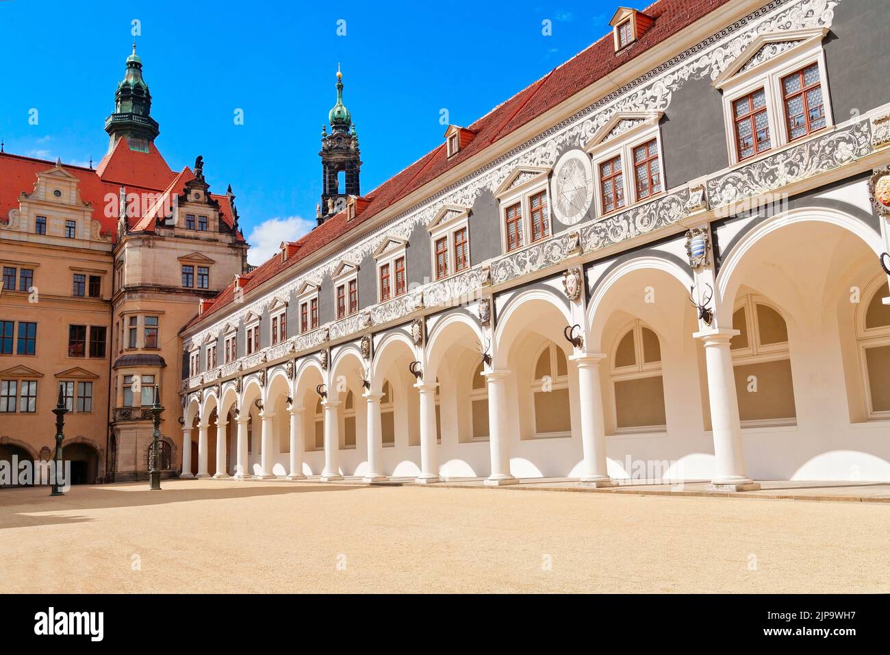Arcade architecture baroque courtyard hi-res stock photography and ...