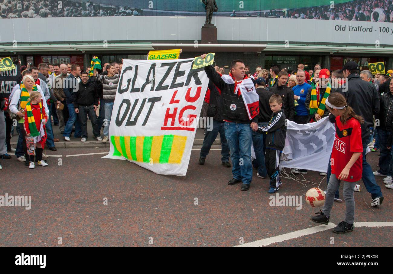 Manchester united glazers out hi-res stock photography and images - Alamy