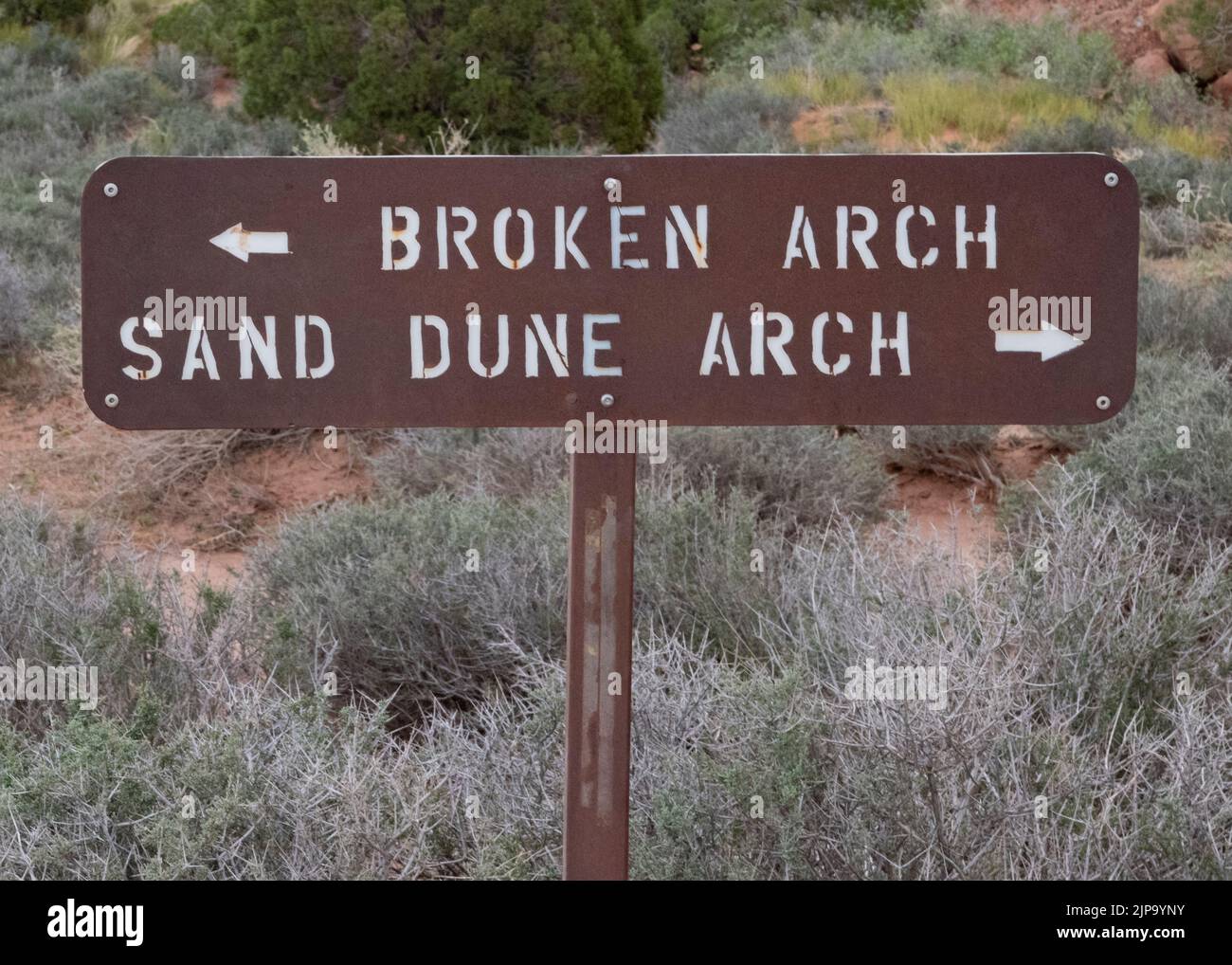 Old broken arrow hi-res stock photography and images - Alamy