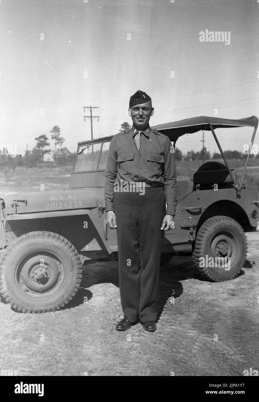 Us soldiers with jeeps hi-res stock photography and images - Alamy