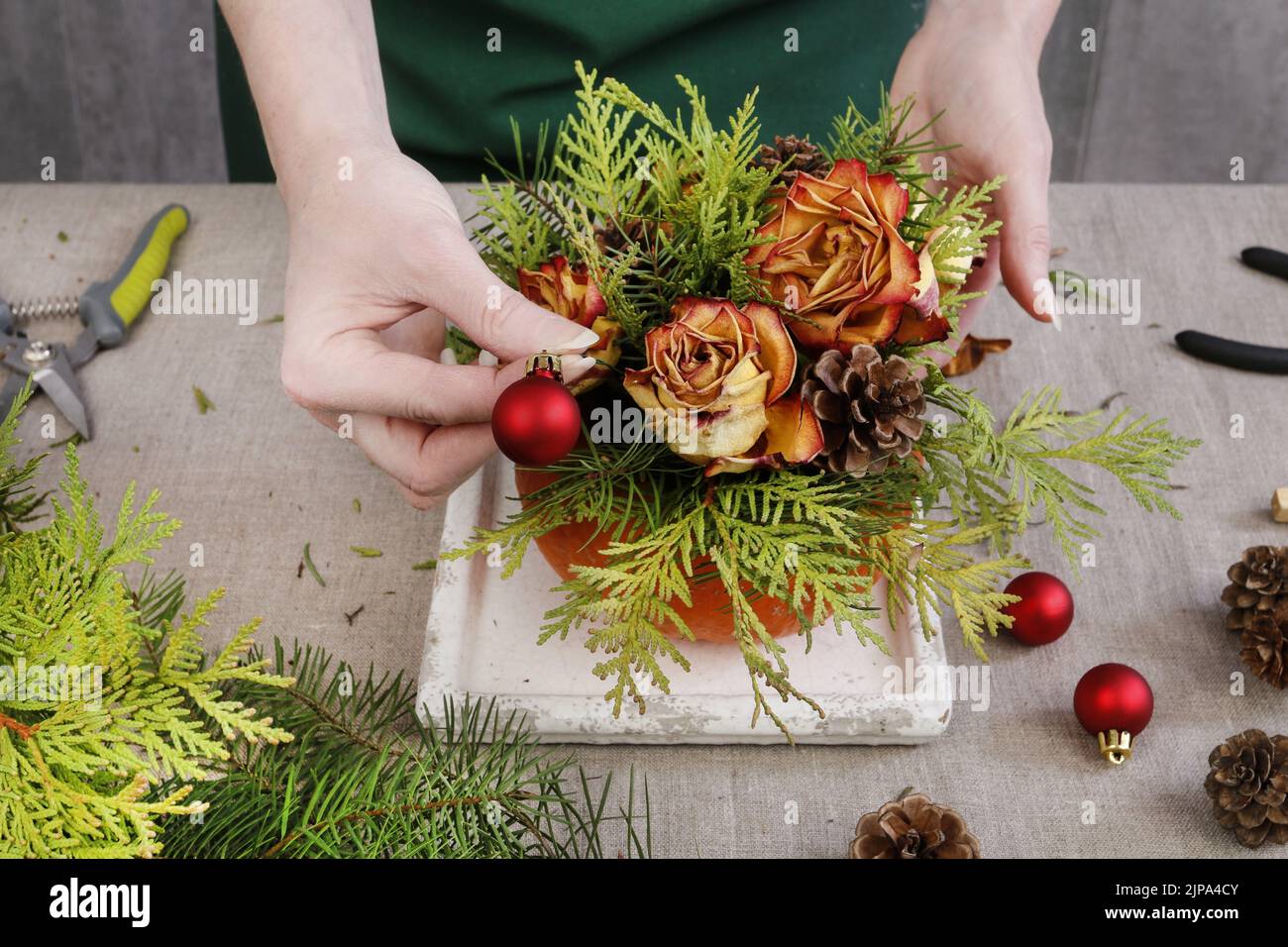 How to make long lasting Christmas decoration made of dried roses ...