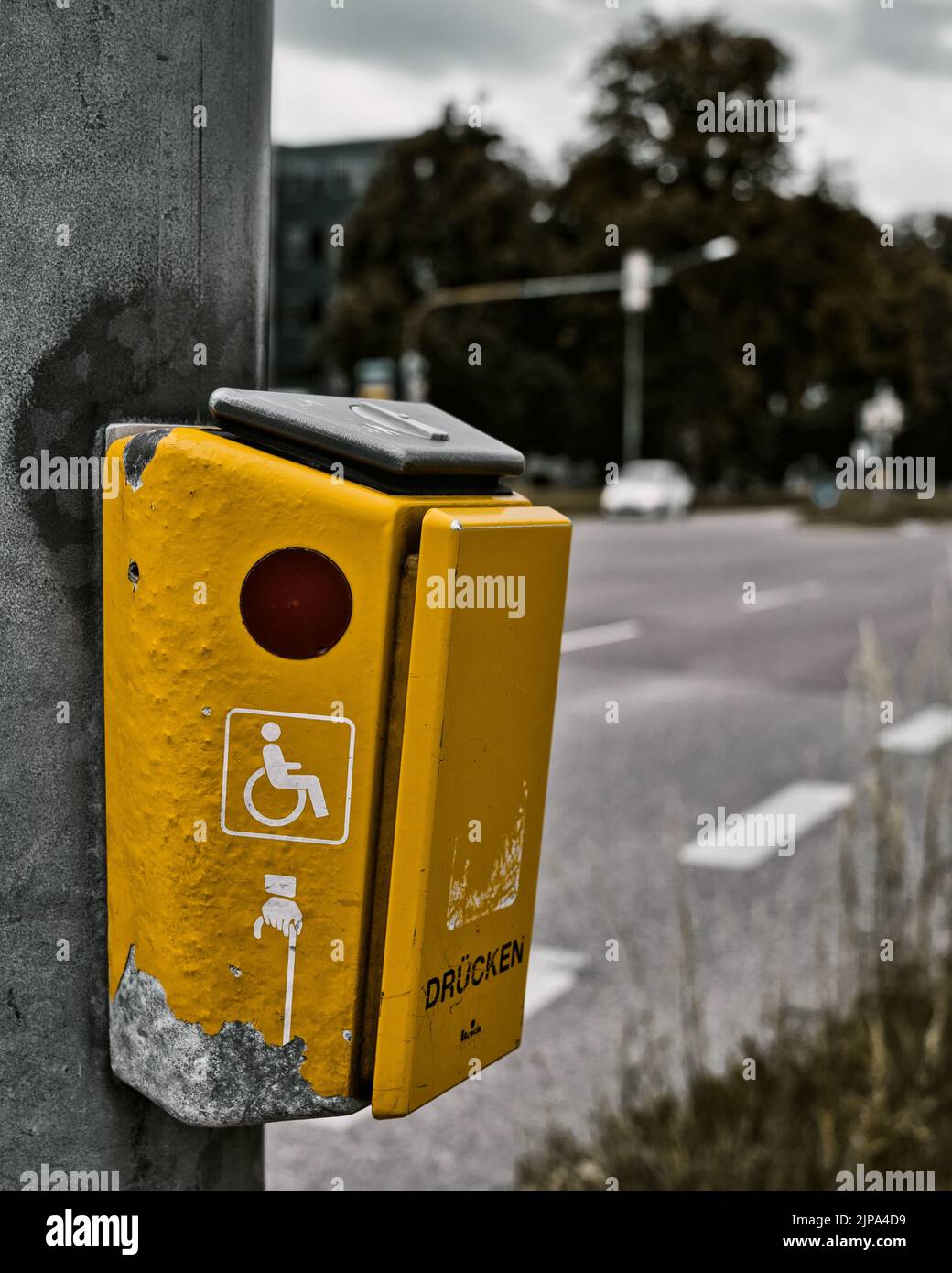 Traffic light at wall street hi-res stock photography and images - Alamy