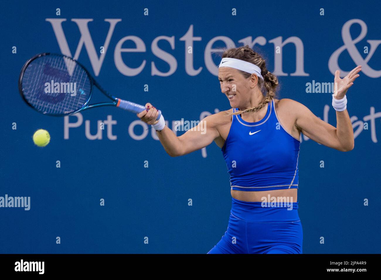 Mason, Ohio, USA. 15th Aug, 2022. Victoria Azarenka (BLR) hits a ...