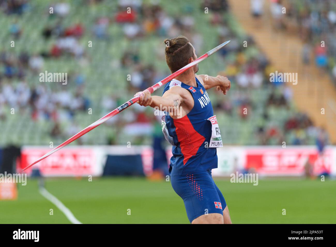 Mens decathlon javelin throw hi-res stock photography and images - Alamy