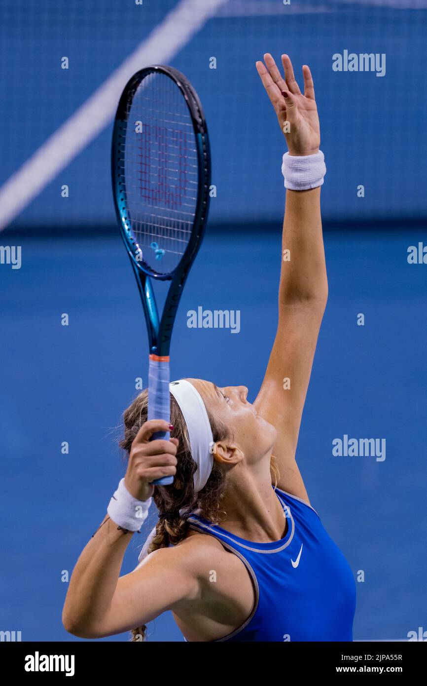 Mason, Ohio, USA. 15th Aug, 2022. Victoria Azarenka (BLR) serves during ...