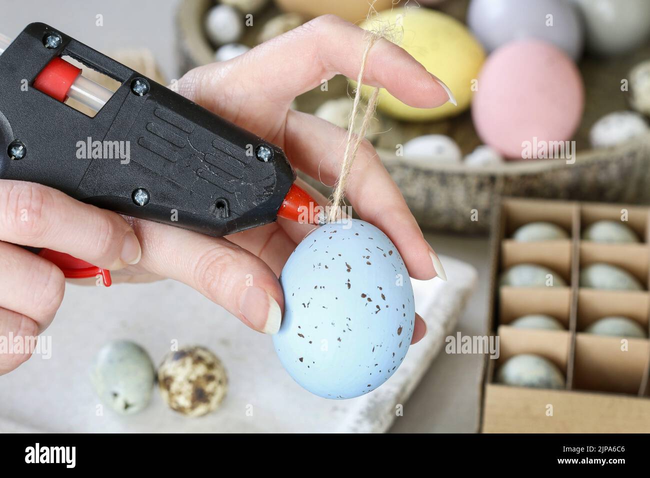 How to make hanging Easter eggs. Step by step, tutorial. Festive decor ...