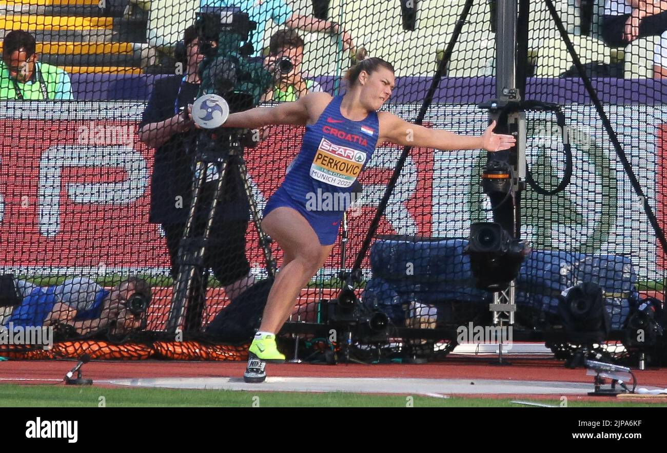 Athlete discus throw athletics discus hi-res stock photography and ...