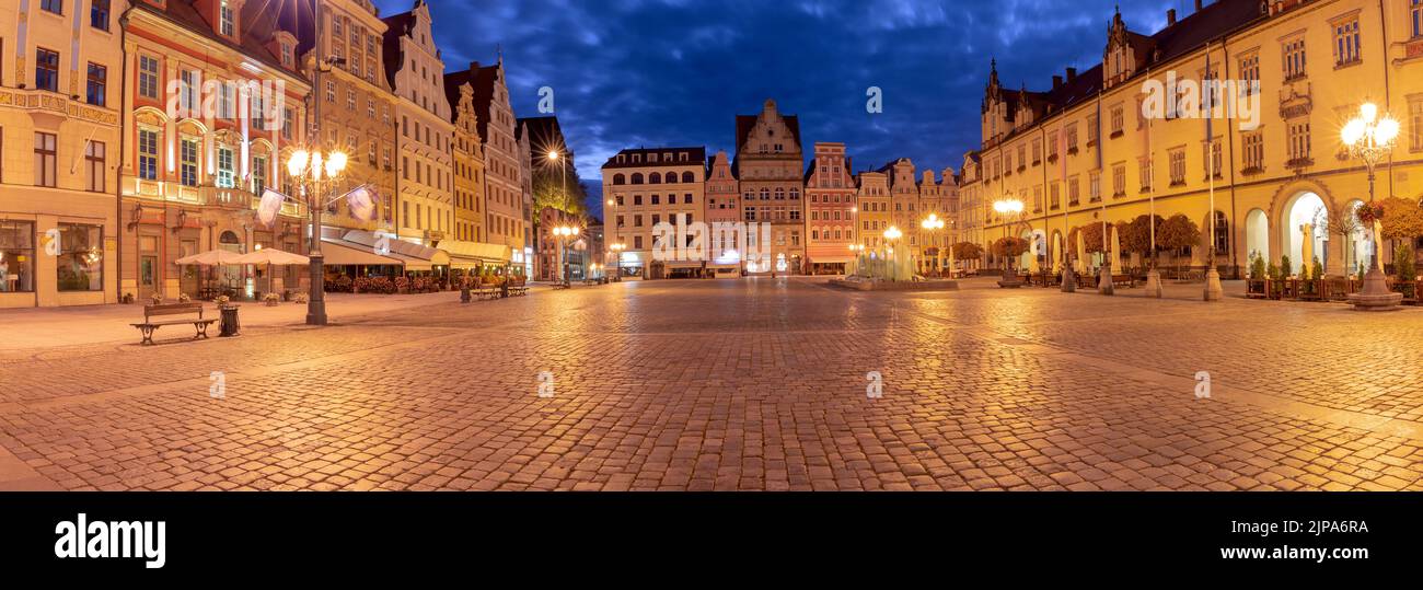 Panoramic view of the market square in the early morning in night ...