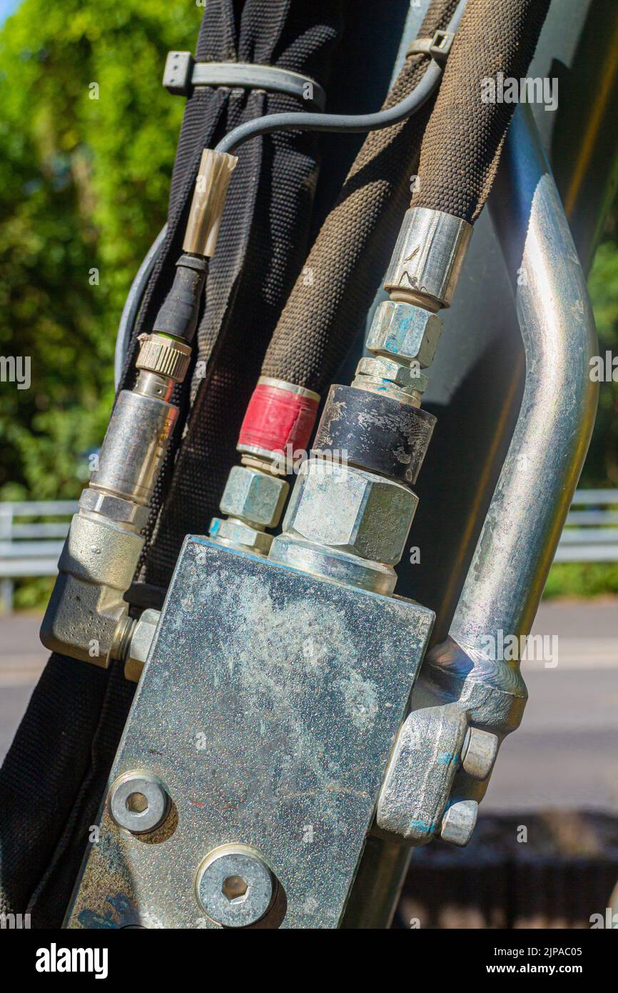 Hydraulic system on the bucket arm of a wheel loader for power ...