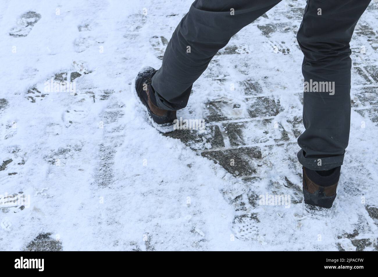 Person slipping on ice hi-res stock photography and images - Alamy