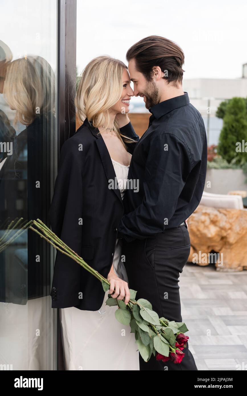 Profile man kissing young hi-res stock photography and images - Alamy