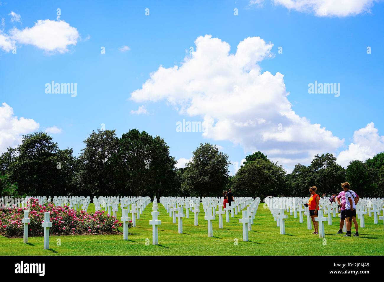 Normandy American Cemetery under a blue summer sky Stock Photo - Alamy