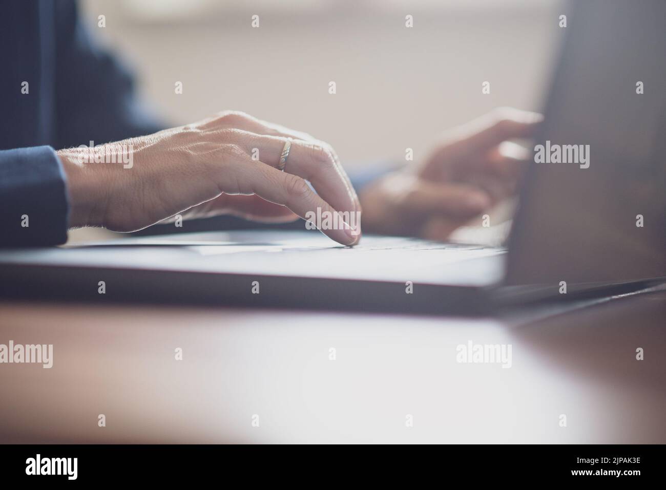 Private browsing computer hi-res stock photography and images - Alamy