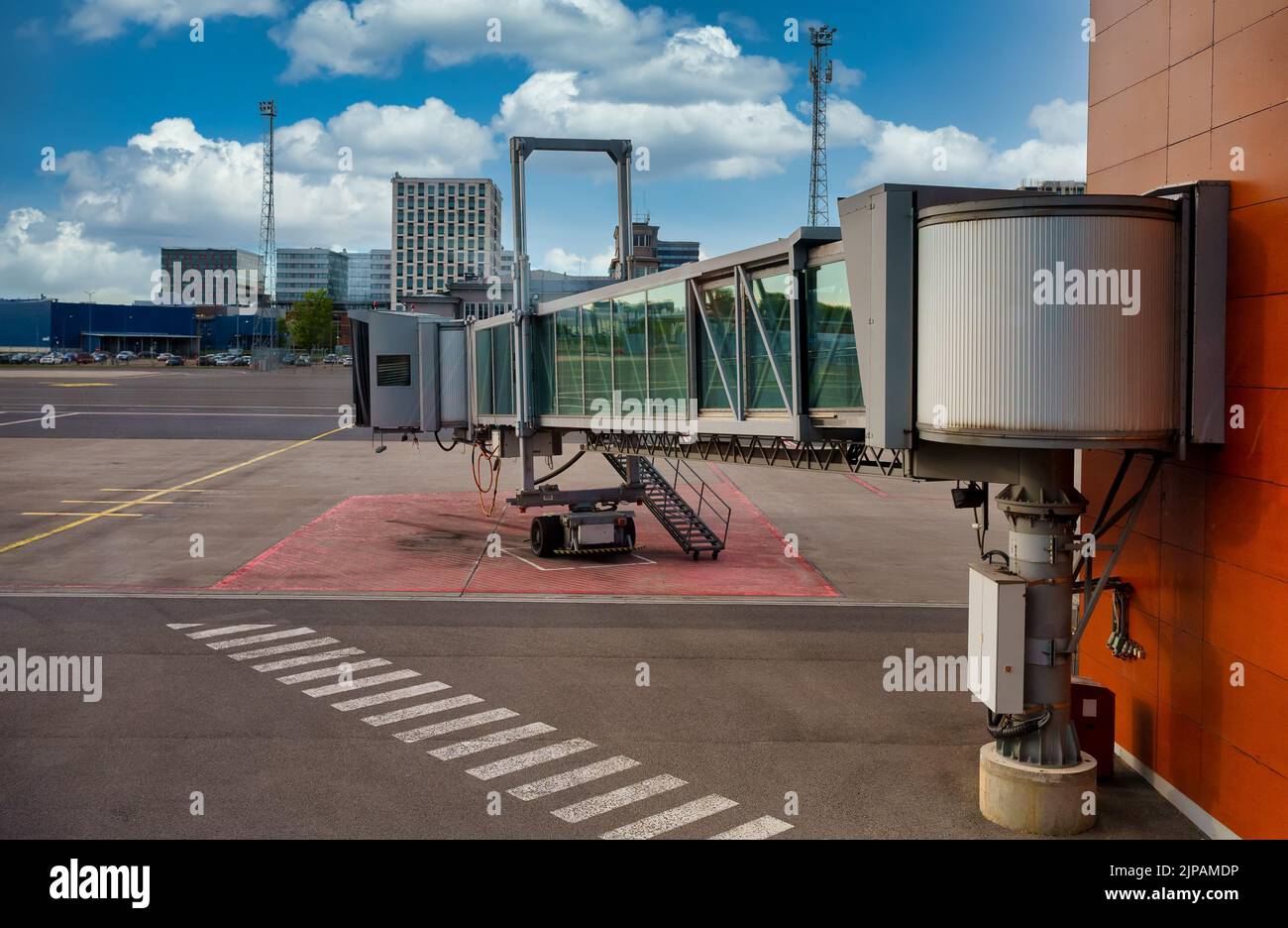 Jet bridge from an airport terminal gate Stock Photo - Alamy