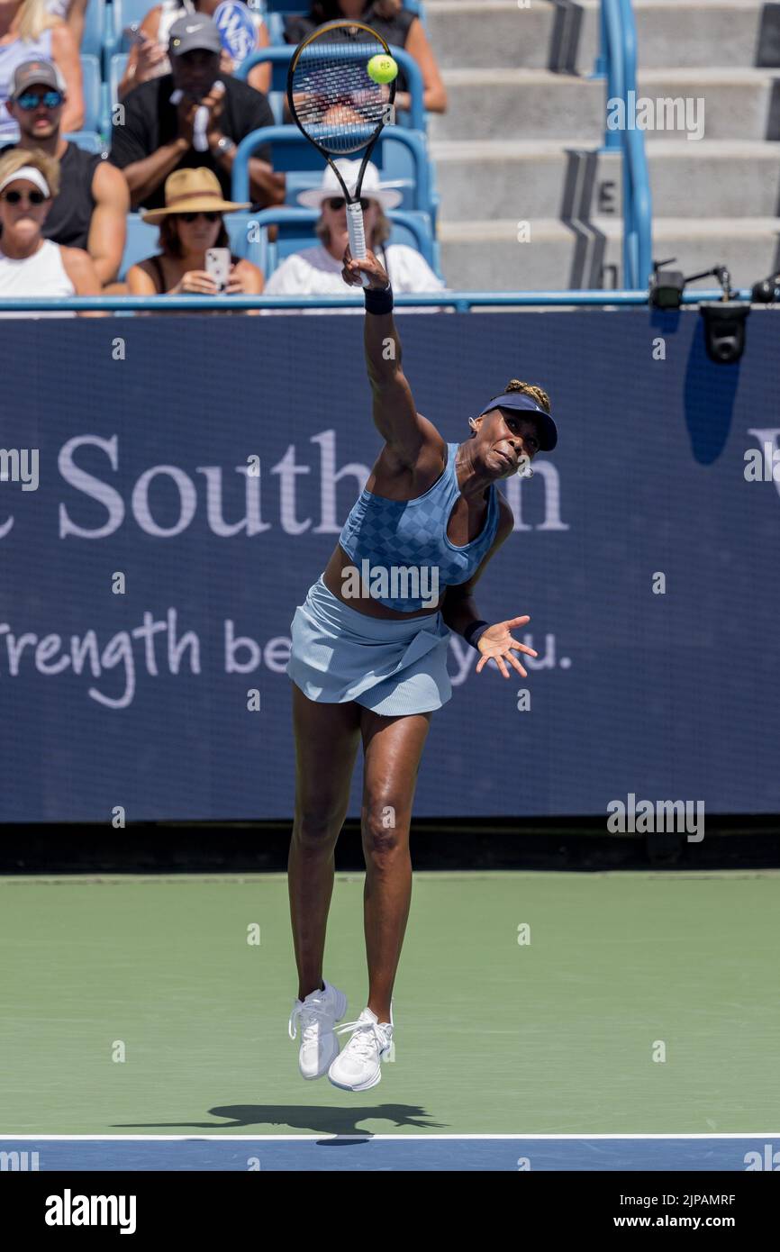 Mason, Ohio, USA. 16th Aug, 2022. Venus Williams (USA) serves during ...