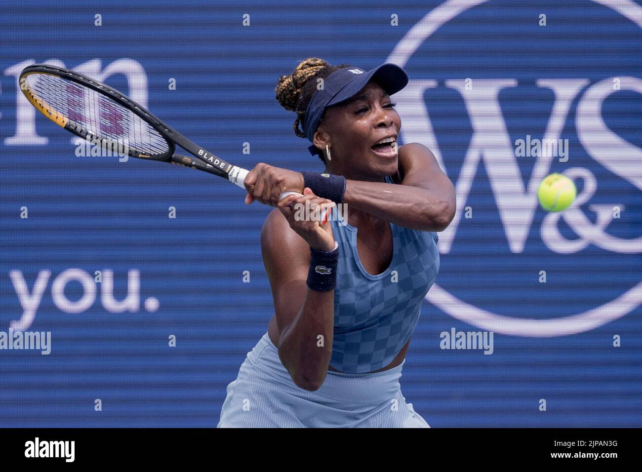 Mason, Ohio, USA. 16th Aug, 2022. Venus Williams (USA) hits a two ...