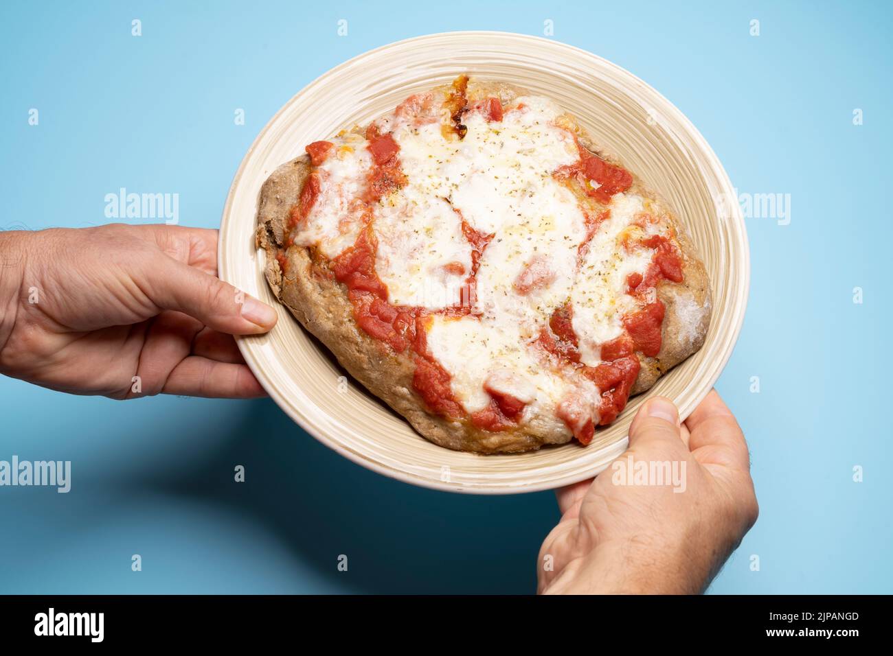 Preparing pizza in the home kitchen (steps 1 to 14). step 14: the pizza ...