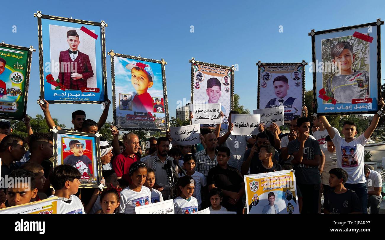 Gaza, Palestine. 16th Aug, 2022. Children and relatives of the five ...