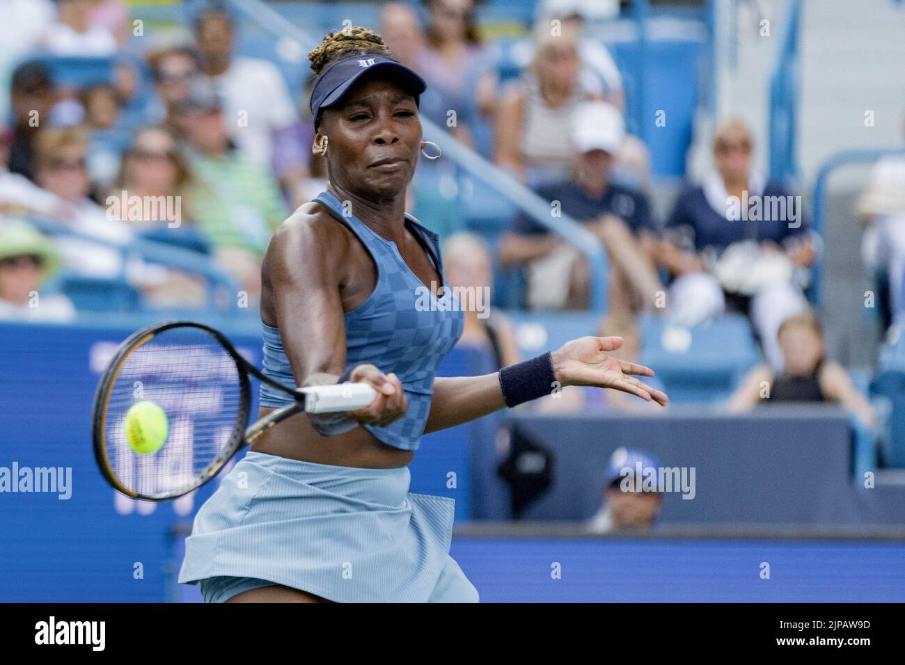 Mason, Ohio, USA. 16th Aug, 2022. Venus Williams (USA) hits a forehand ...