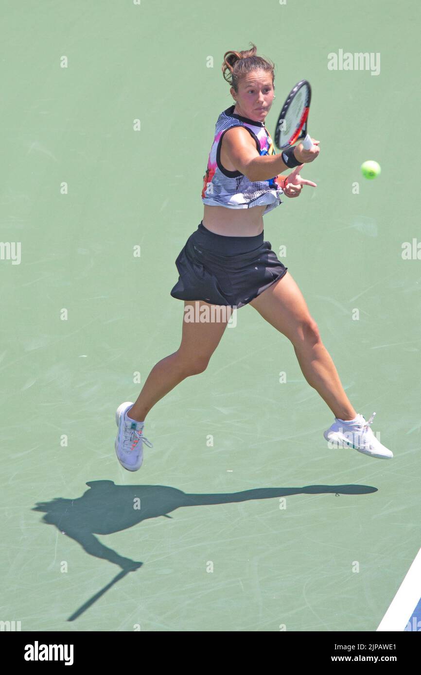 Mason, Ohio, USA. 15th Aug, 2022. Daria Kasatkina returns the ball ...