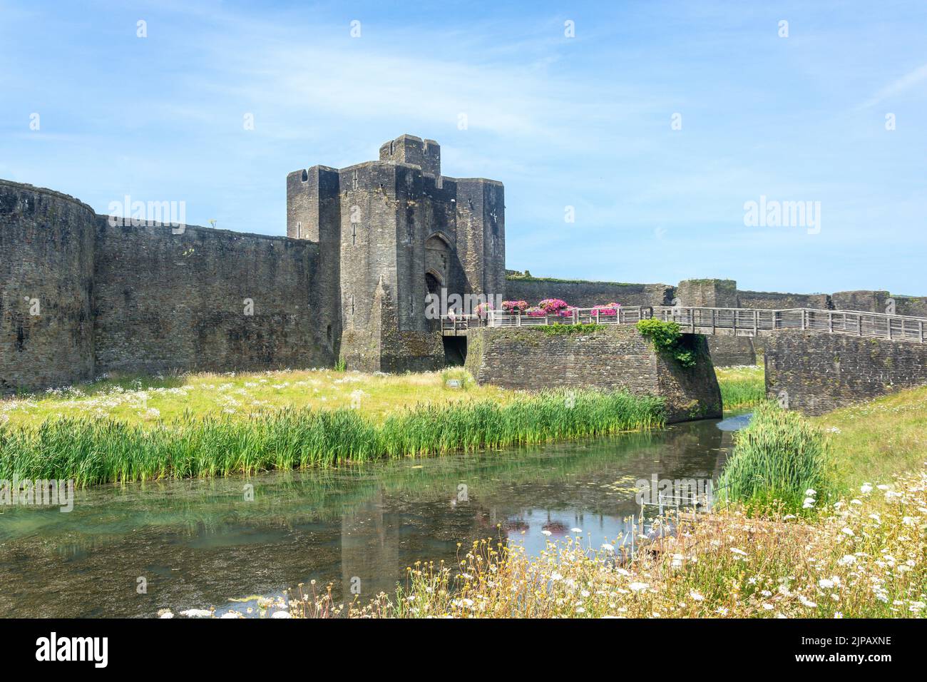 Moat of castle hi-res stock photography and images - Alamy