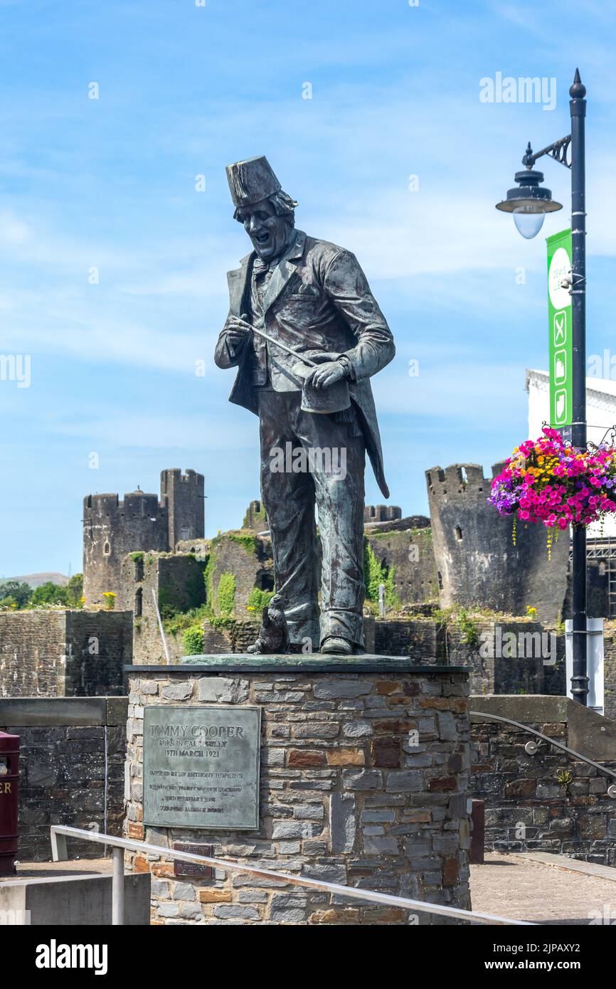 Tommy cooper statue comedian local the twyn square caerffili cae hi-res ...