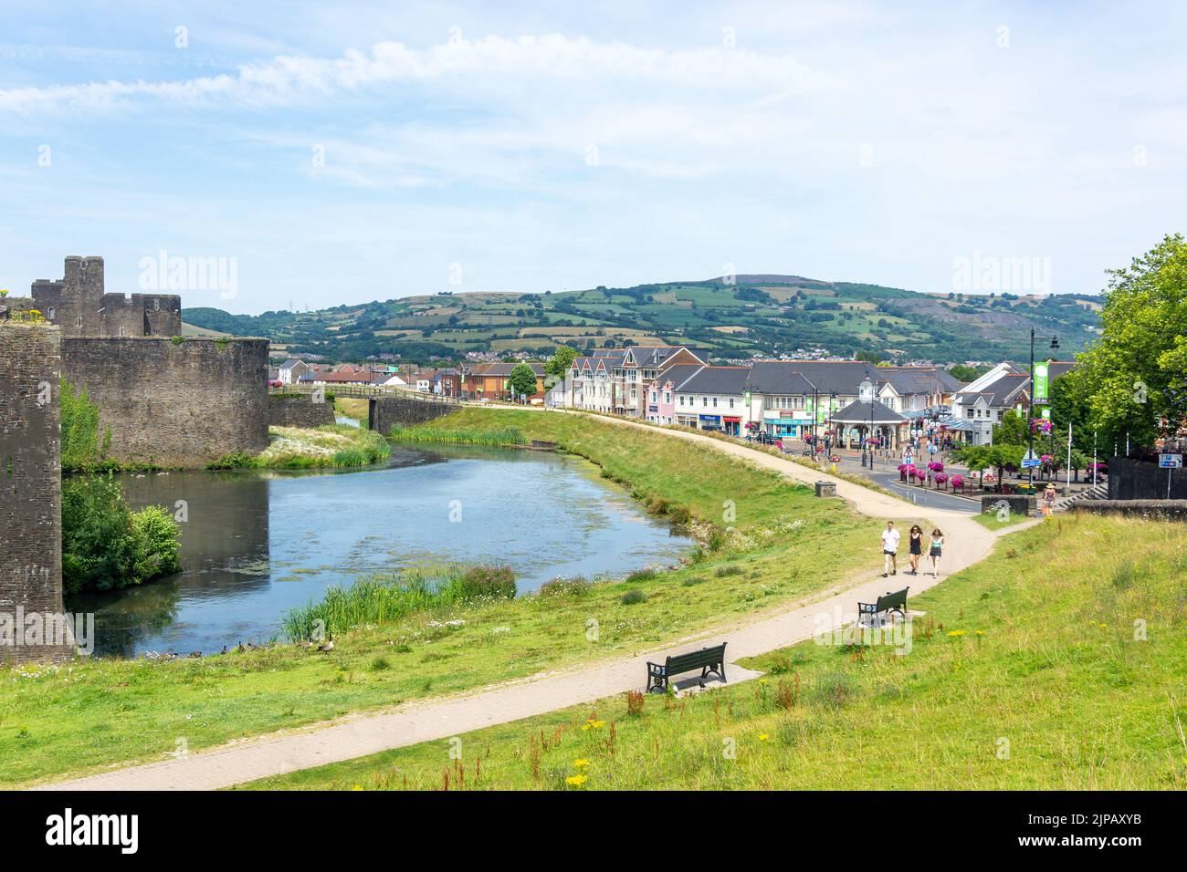 Moat castle hi-res stock photography and images - Alamy
