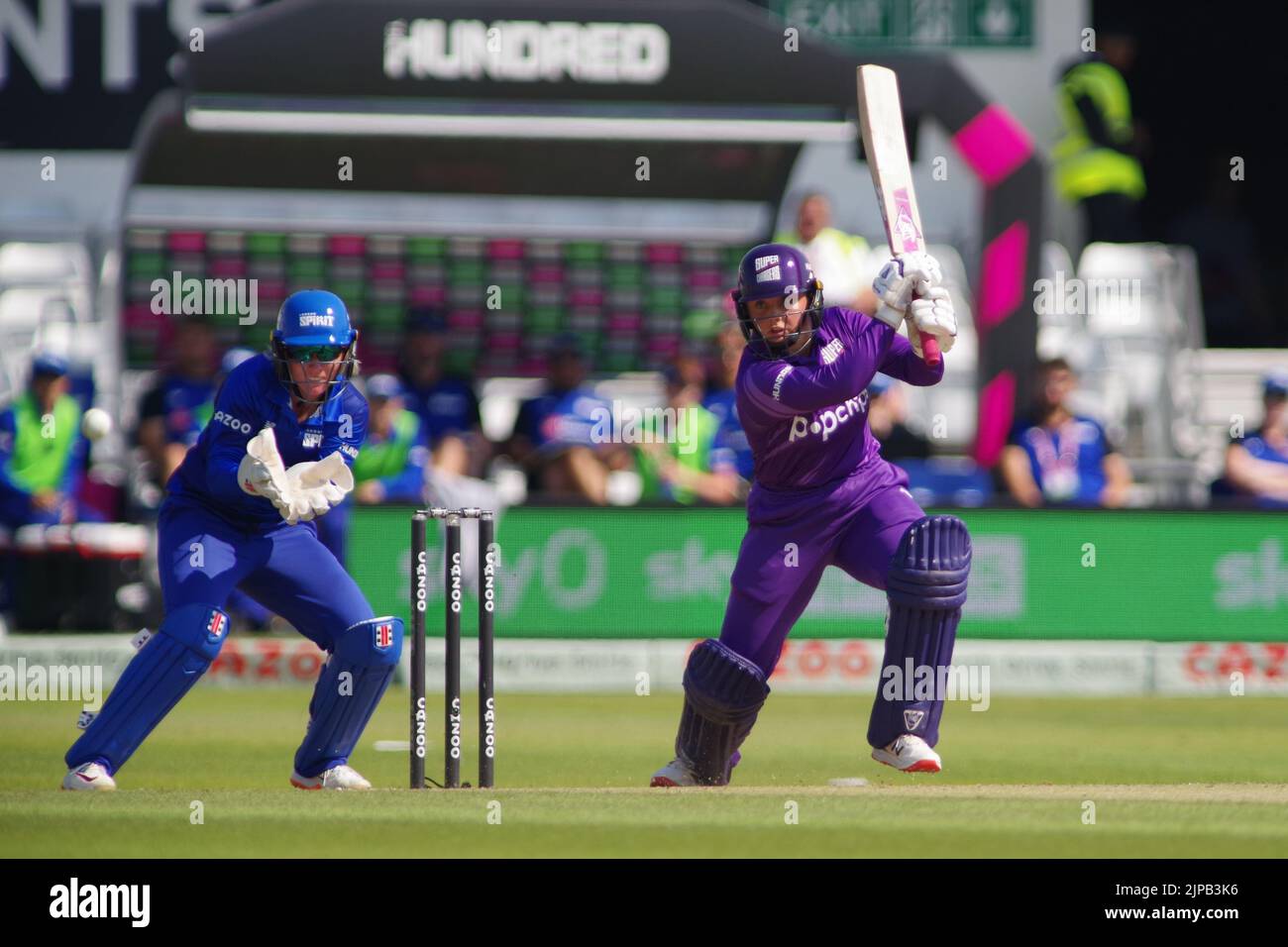 Leeds, England, 14 August 2022. Bess Heath batting for Northern ...