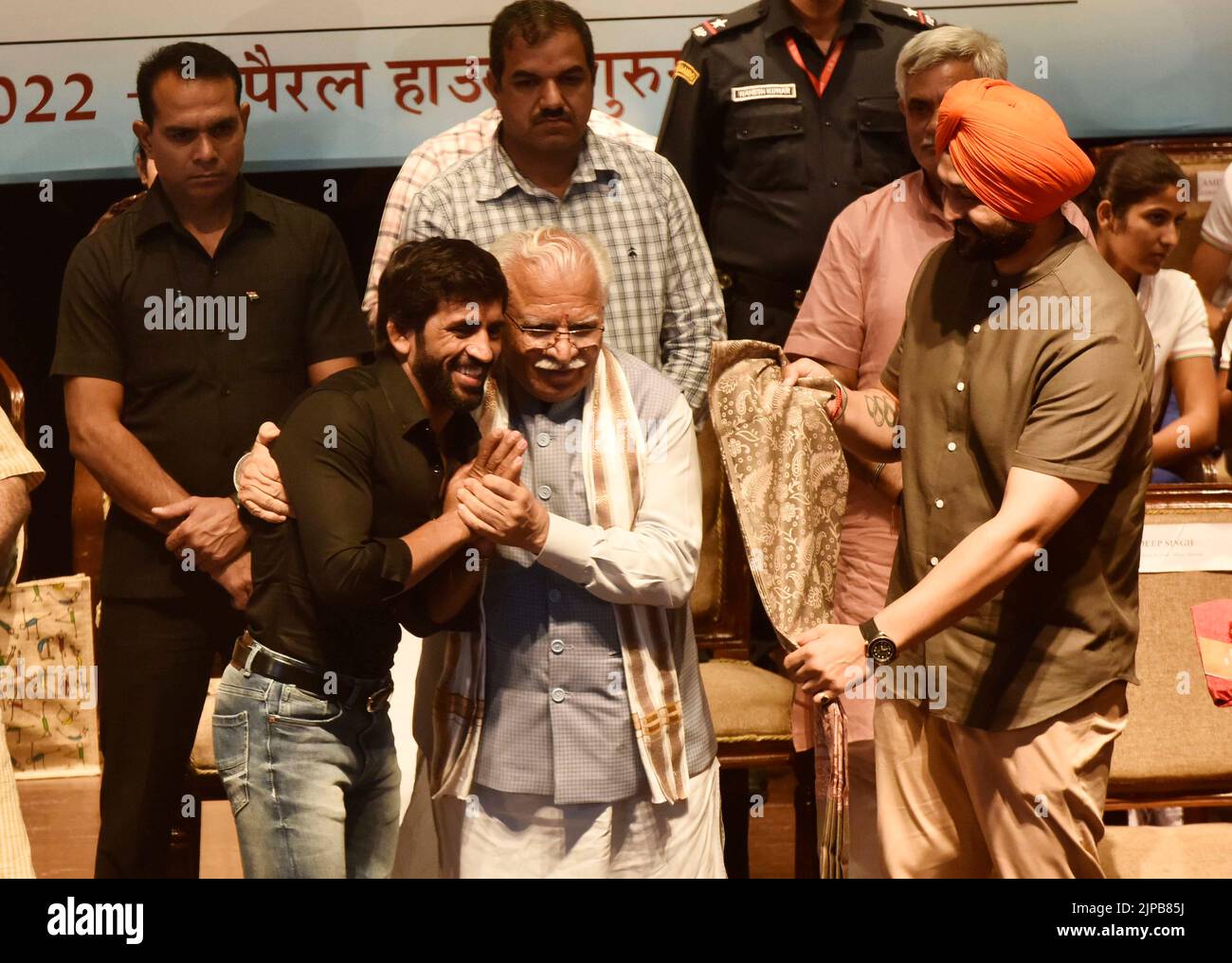 Commonwealth games 2022 gold medal hi-res stock photography and images ...