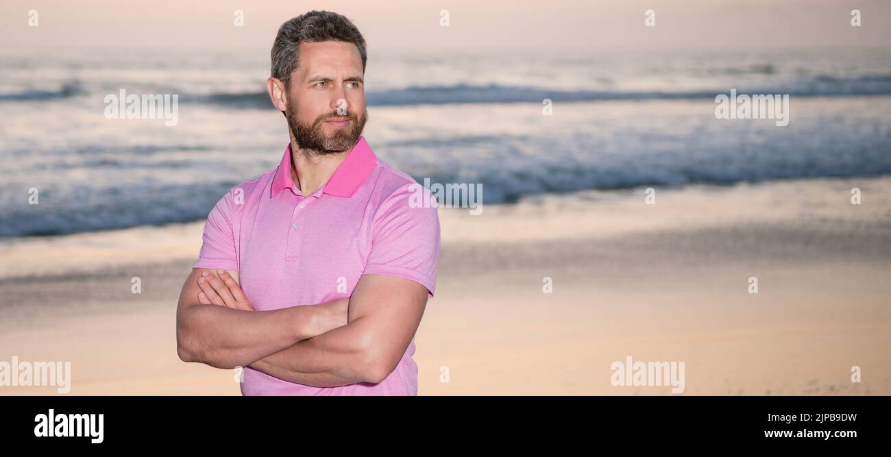 Handsome smiling guy beach hi-res stock photography and images - Alamy